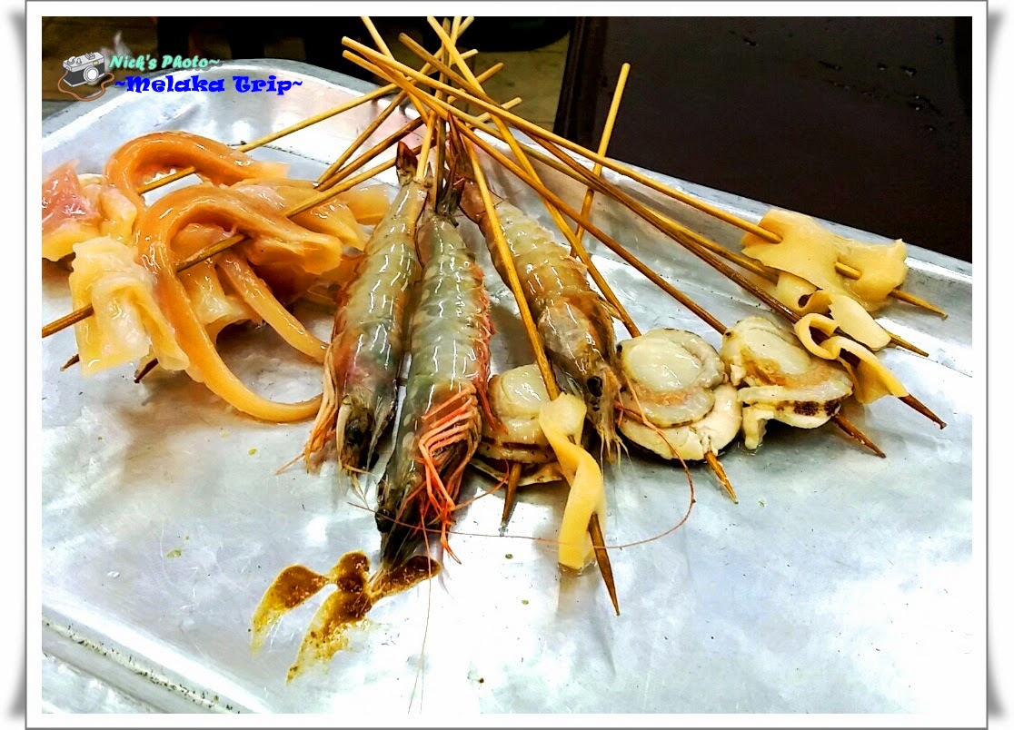吴 ” 聊的天地。。。。: 马六甲：Restoran Capitol Satay Celup。佳必多沙爹