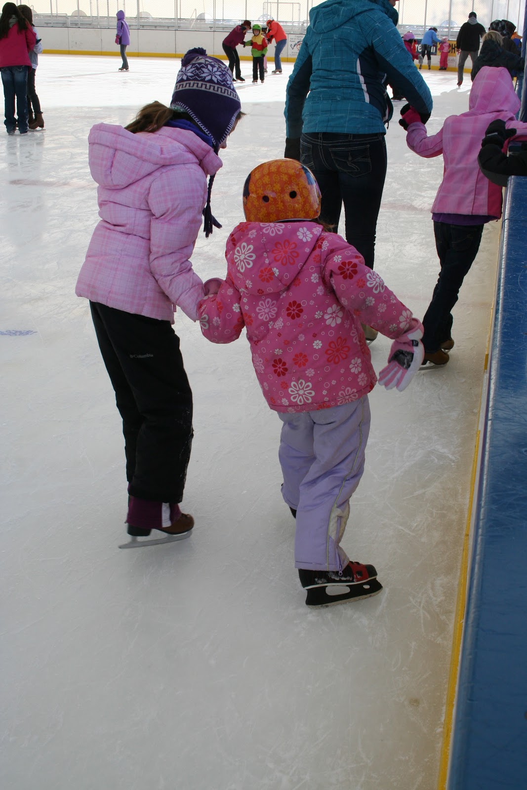 The Olsen family: ice skating field trip #1