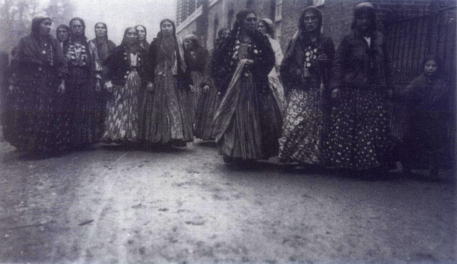 tiempoflamenco: Rom, romaní: mujeres gitanas, idioma gitano (y II)