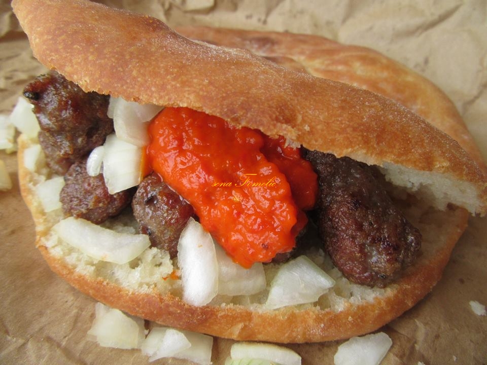 Čevapi u lepinji / " Čevapi " minced meat in a bun