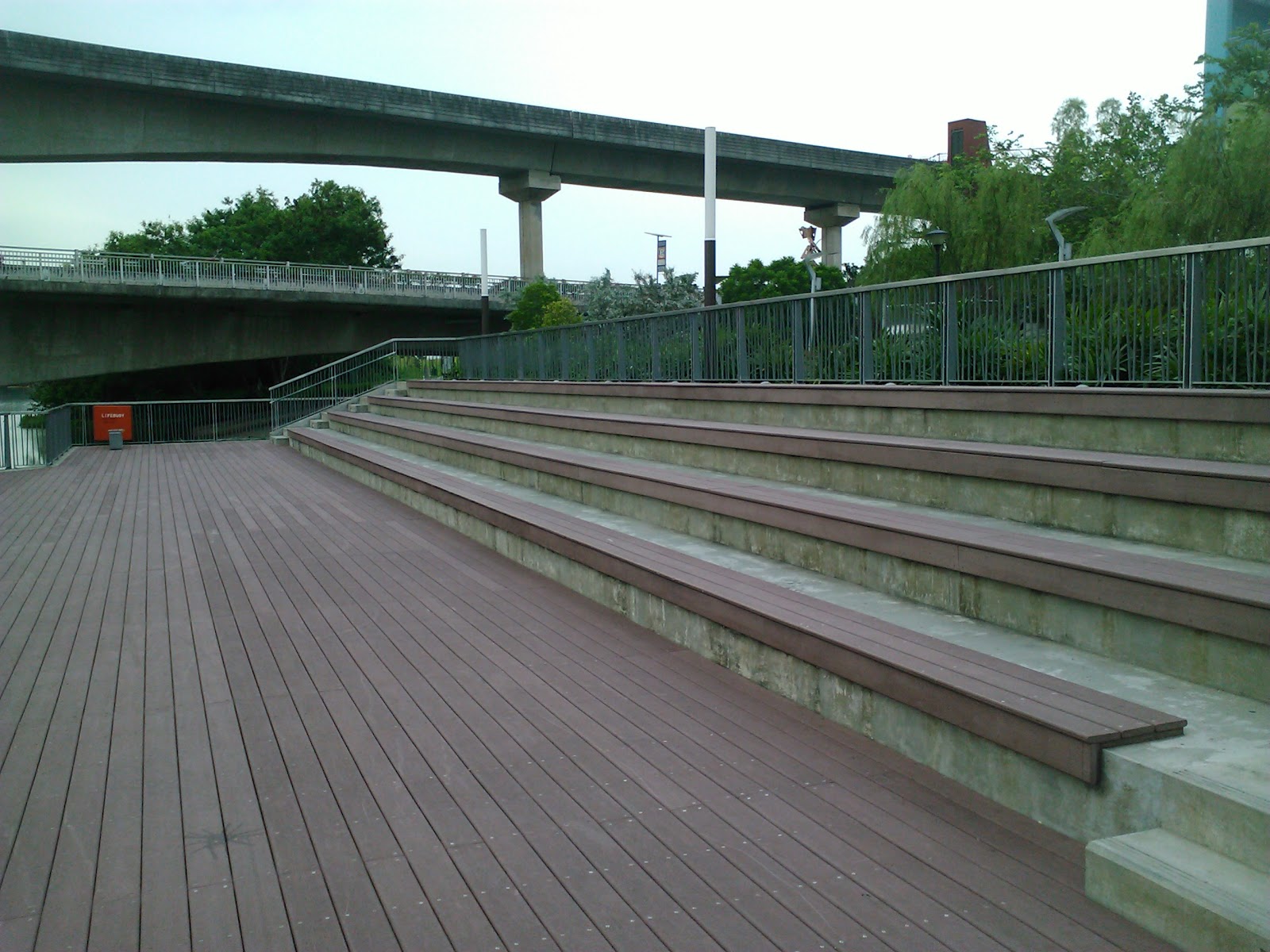 Frenzeelo: Taking A Walk Around Sengkang Riverside Park