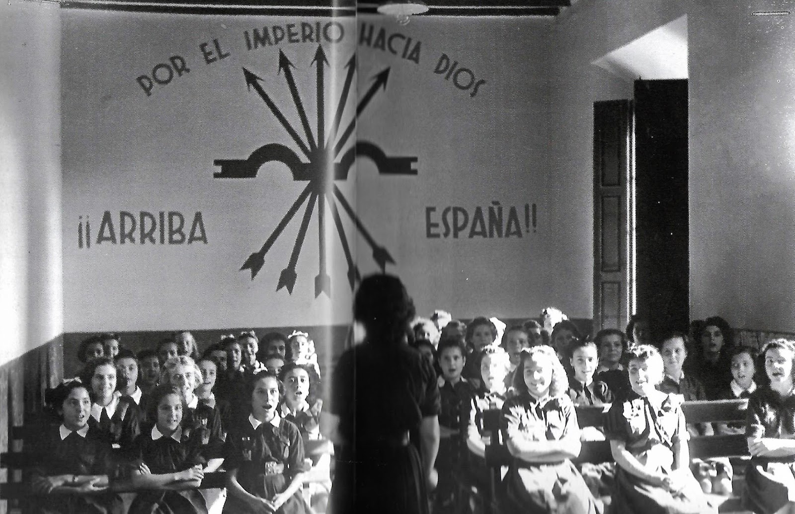 La educación de la mujer: siglos XIX y XX: La Falange Española y la ...