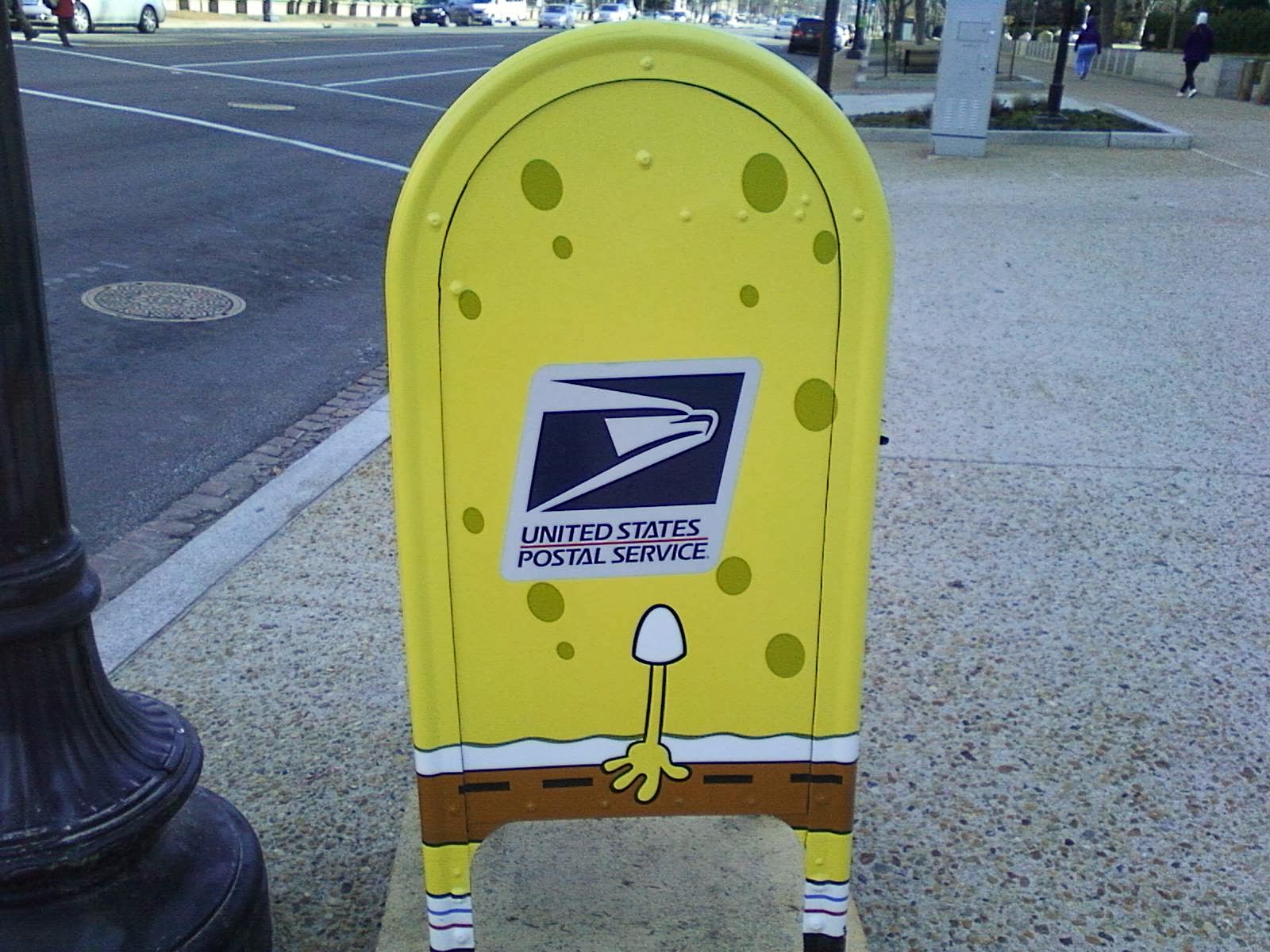 ComicsDC: SpongeBob SquarePants mailbox in DC