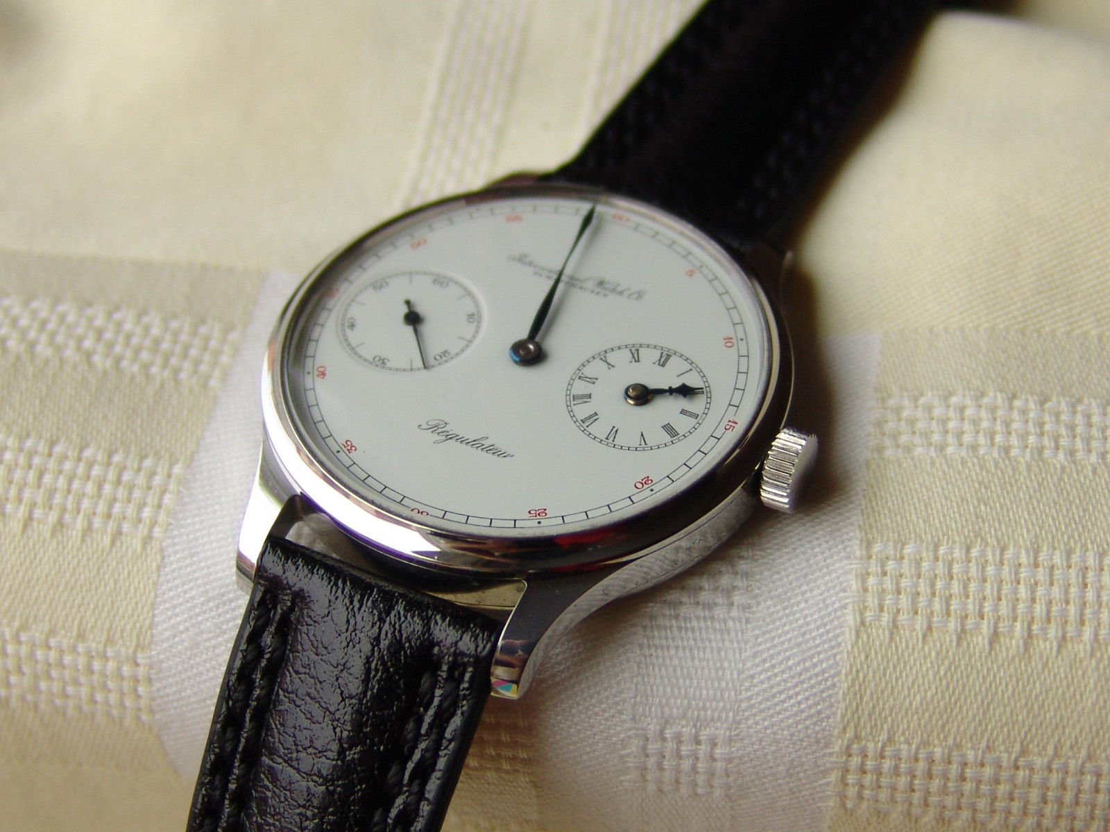 Antique Watches: Men's casual 42mm mechanical regulator IWC vintage watch