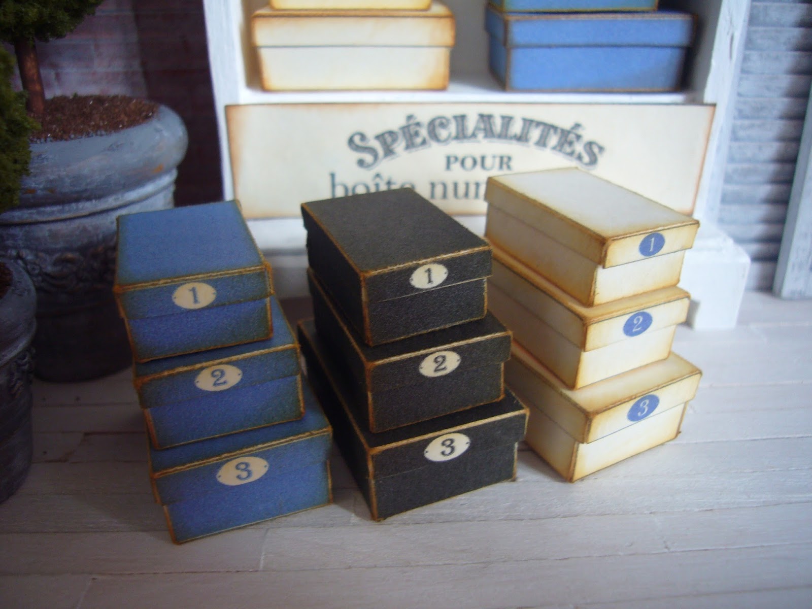 looking glass miniatures