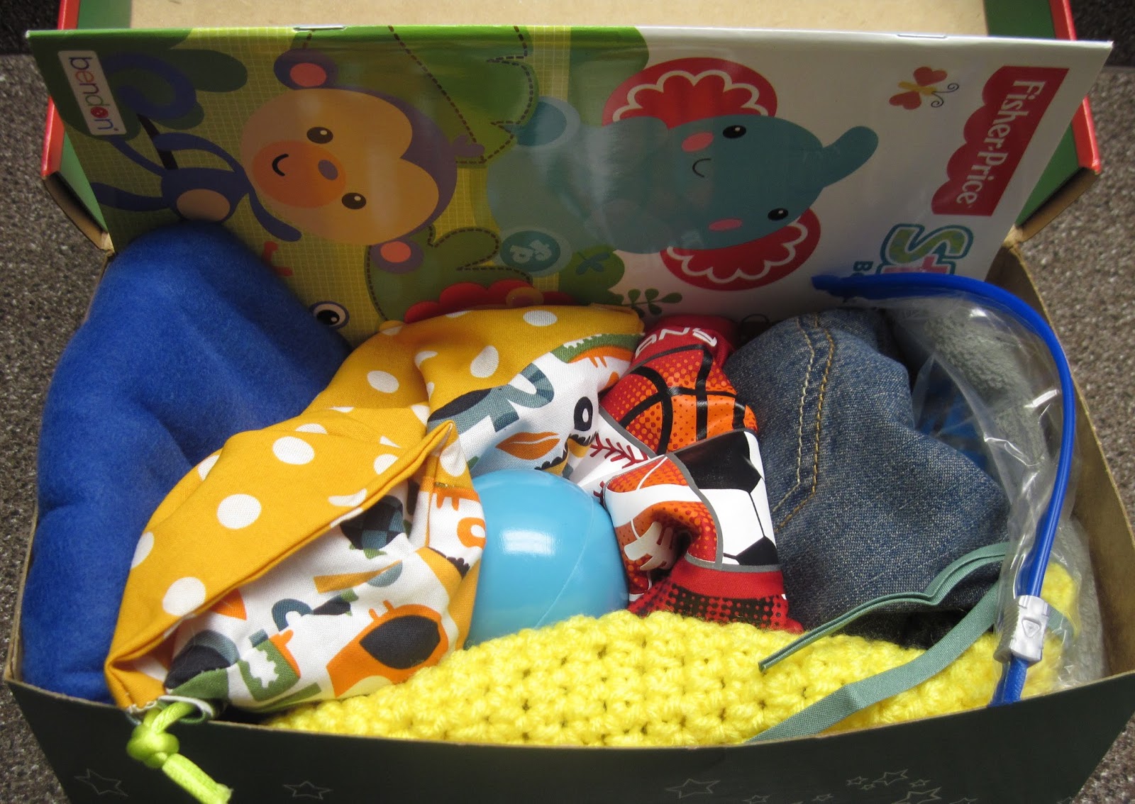 Simply Shoeboxes: Operation Christmas Child Shoebox for 2-4 Year Old Boy