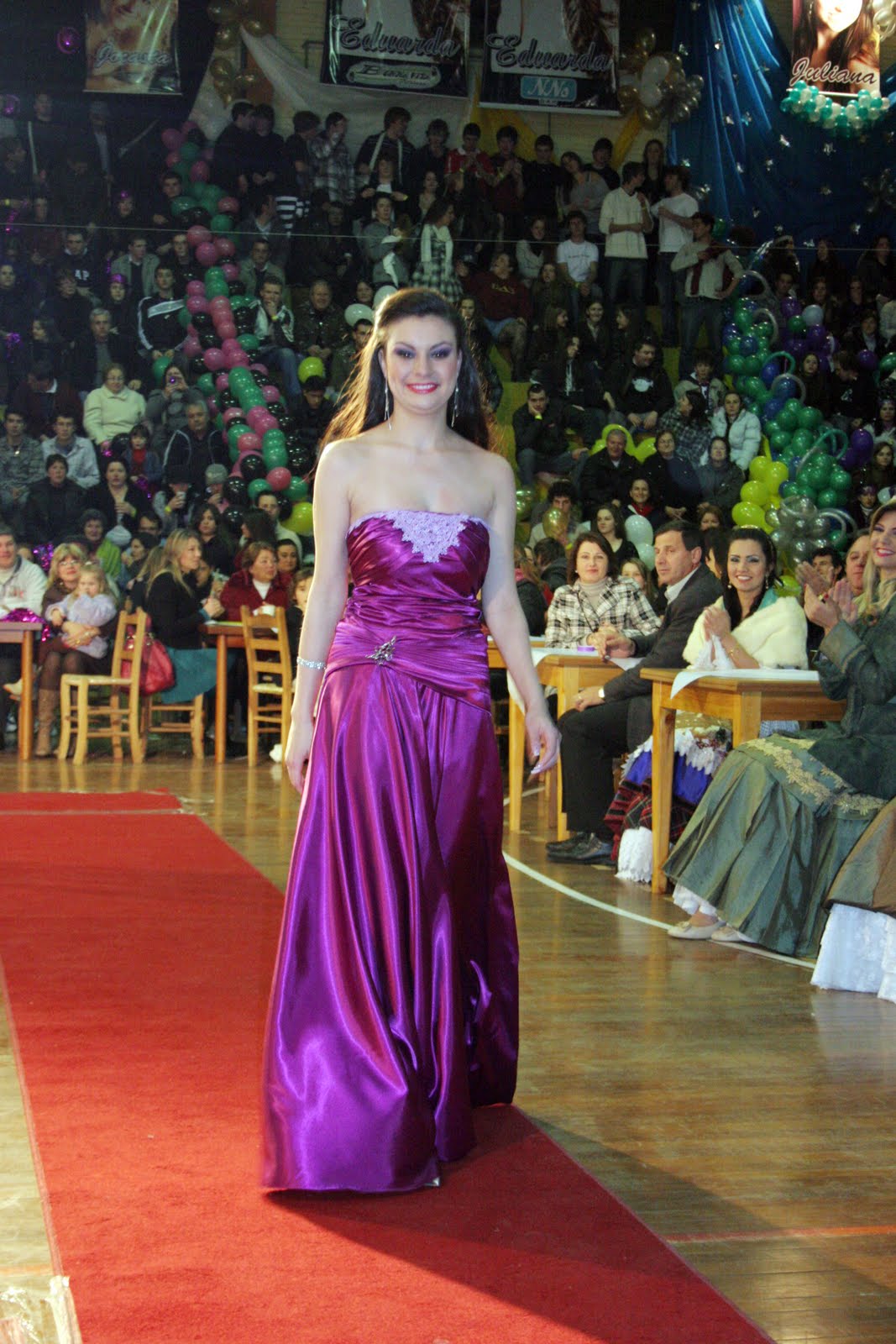 Blog do Jornal Ponto Inicial: Sheila Amanda Nicoletti é a Rainha de ...