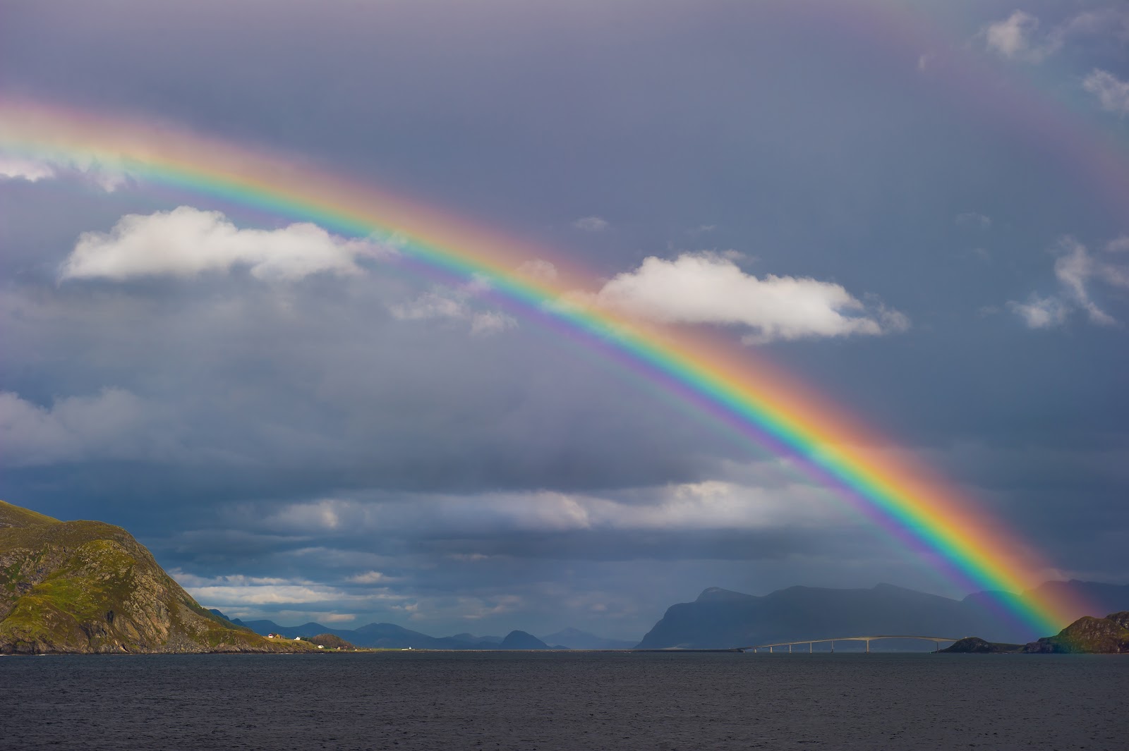 FOTOGIGEN.: Regnbue over rundebrua.