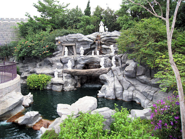 Filmic Light - Snow White Archive: Snow White's Grotto - The Sculptures