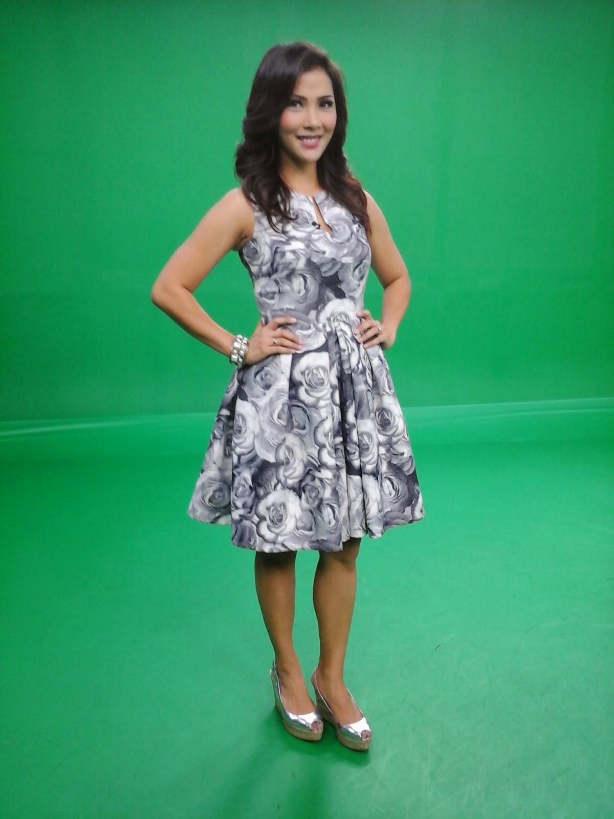 Jessica Tan: HOST INSERT PAGI - TRANS TV