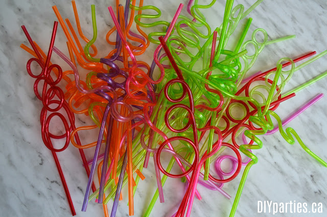 DIY Parties: Crazy Straw PARTY FAVORS... with free printable tags