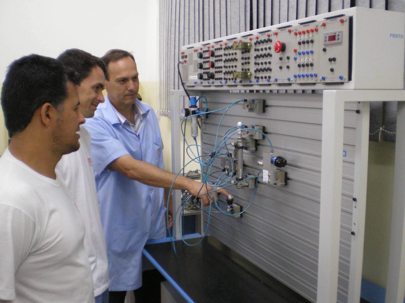 SENAI VALINHOS OFERECE CURSO DE AUTOMAÇÃO PNEUMÁTICA INDUSTRIAL ...