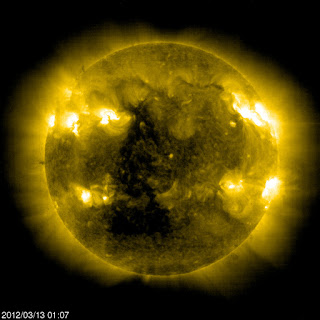 Projeto Quartzo Azul: Buraco Coronal "Triangular" no Sol - Tudo Vai ...