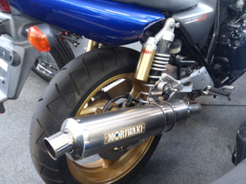 SOXさいたま中央店のブログ: CB400SF－V3 展示中！！ モリワキマフラー！！