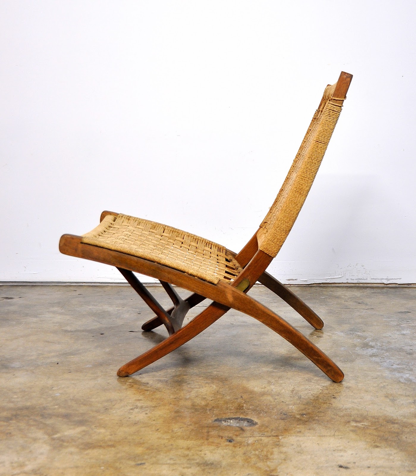 SELECT MODERN: Hans Wegner Style Folding Rope Lounge or Easy Chair