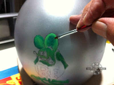 CIRCUMANO: Rat Fink de Ed Roth no capacete