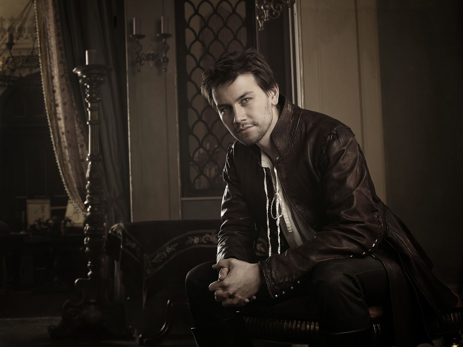 Meredith & Jennifer's Musings : Why You Should be Watching REIGN on The CW!