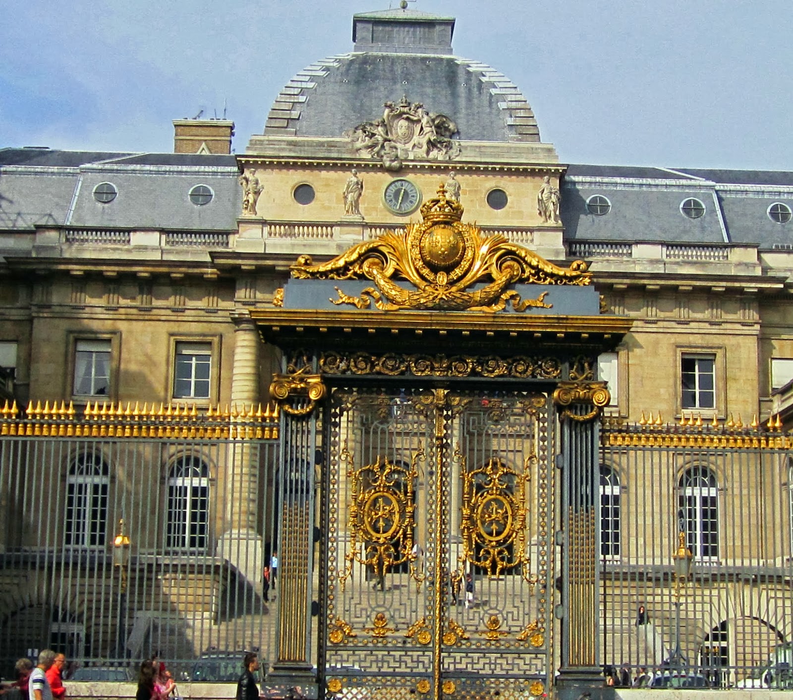 The Louvre to Locks | Elaine Travels