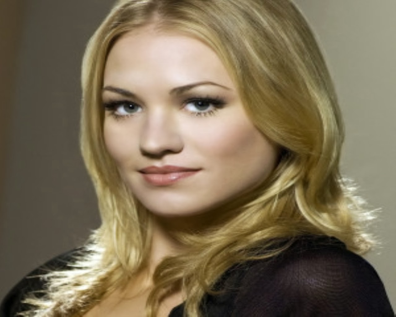 Hijabkhan: Most Beautiful Australian Actress Yvonne Strahovski