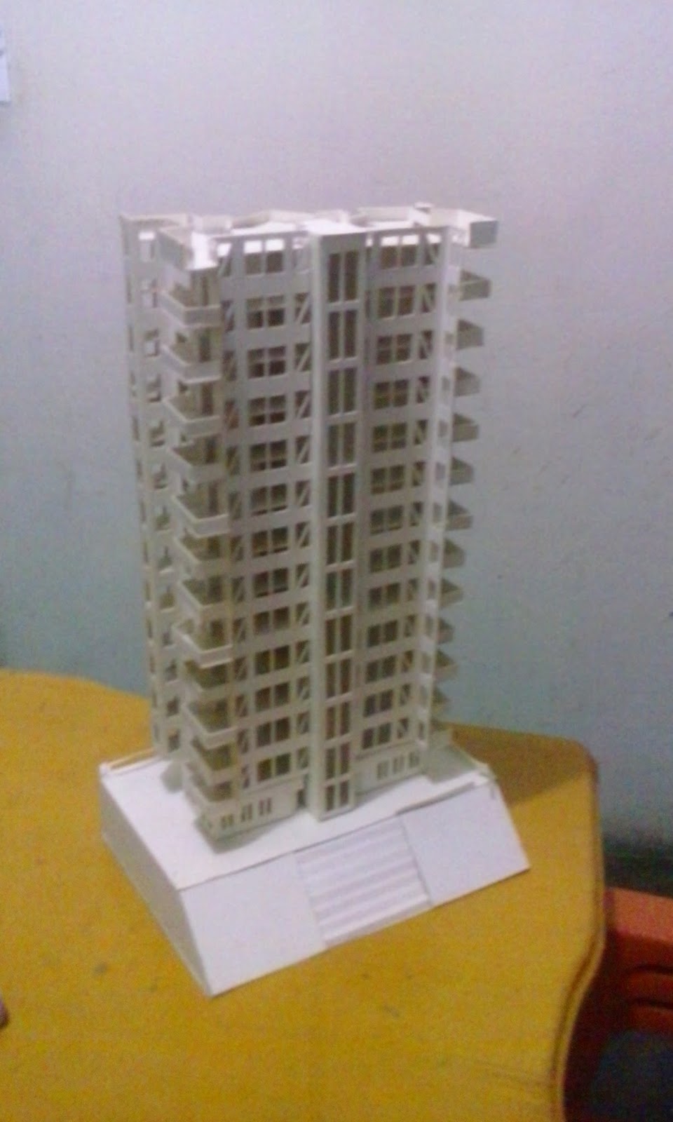 TECNICO EN DIBUJO ARQUITECTONICO: 4 MAQUETA (EDIFICIO)