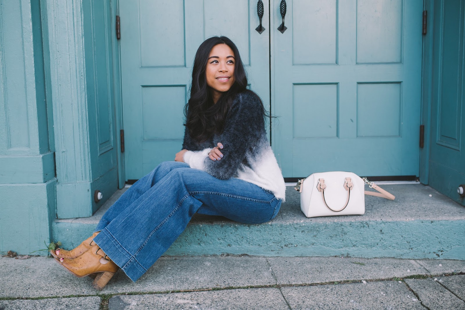 4 Style Tips to Rock the Flared Jeans - Emma's Edition