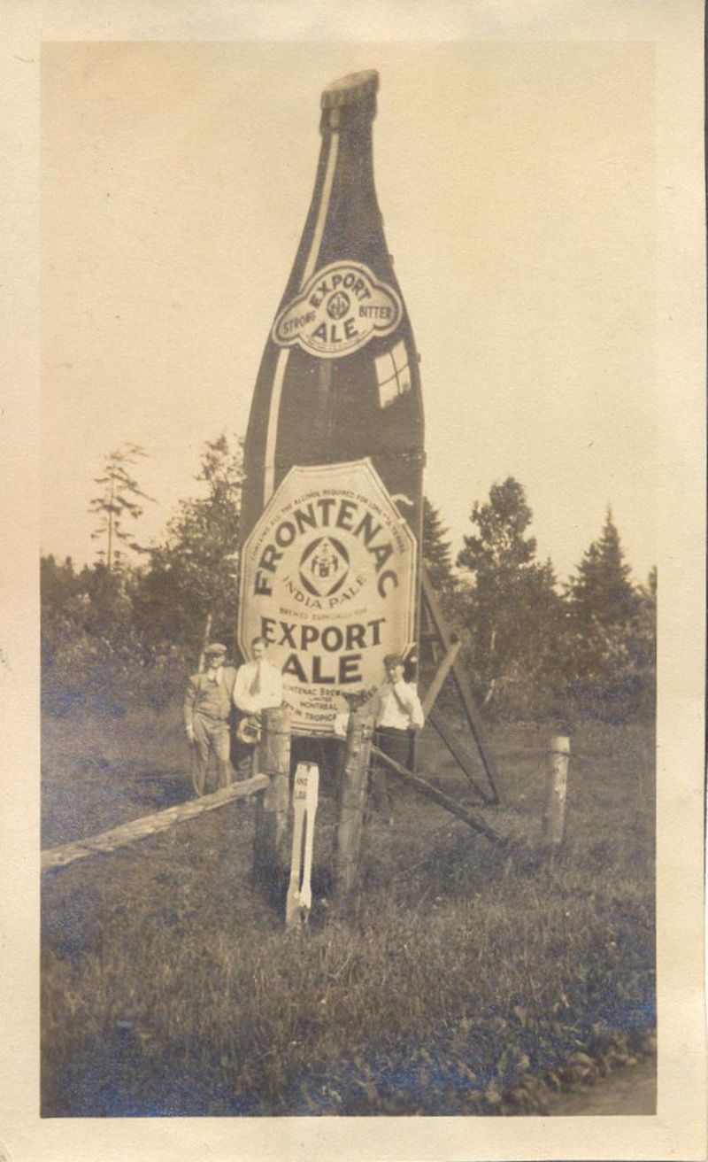 Sign of the Times – 21 Hilarious Vintage Snapshots of People Posing ...