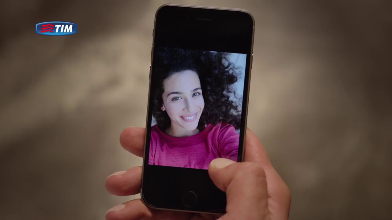 Pubblicità TIM NEXT iPhone 6s con Pif e brano di chitarra acustica.