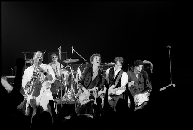 Unforgettable Pictures From The 10 Most Epic Rock Concerts of All Time ...