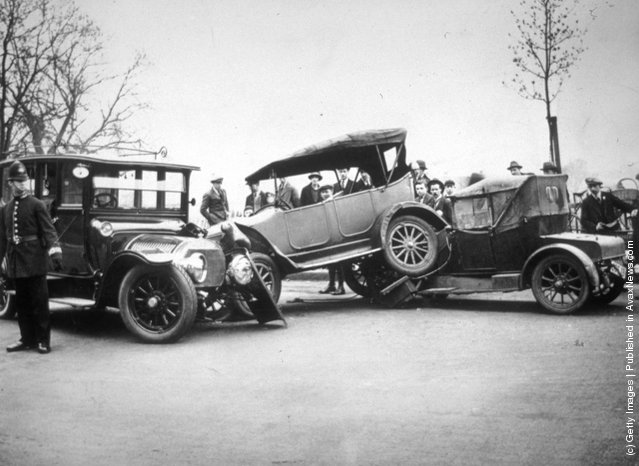 Old Pictures of Car Accidents in London ~ Vintage Everyday