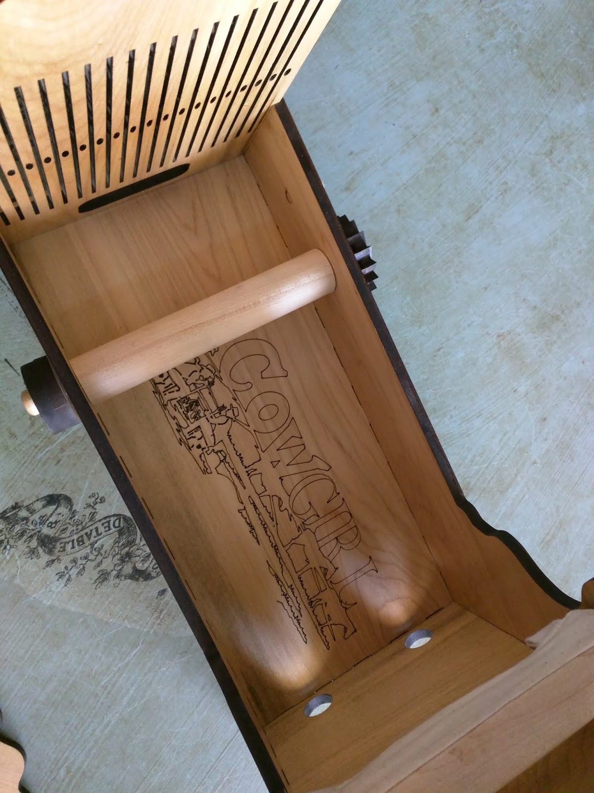 She's just a girl who creates...: Some box loom designs from Handywoman