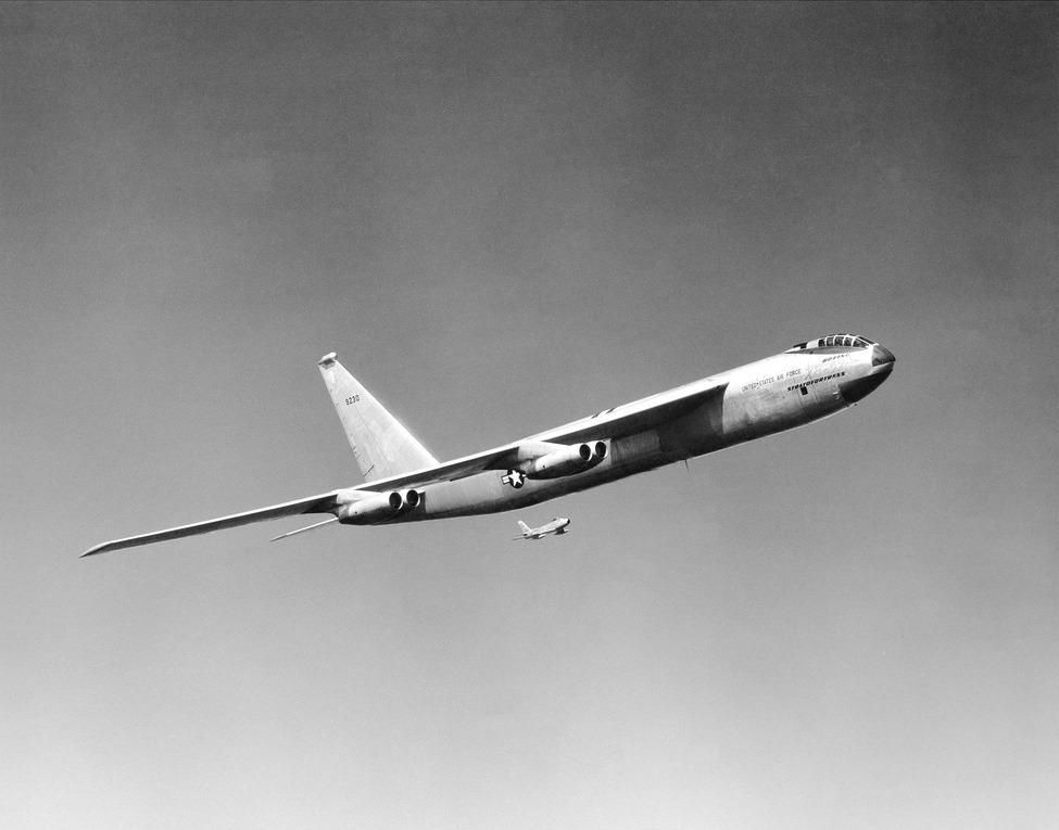 daily timewaster: Boeing XB-52 Stratofortress 49-230 with a North ...