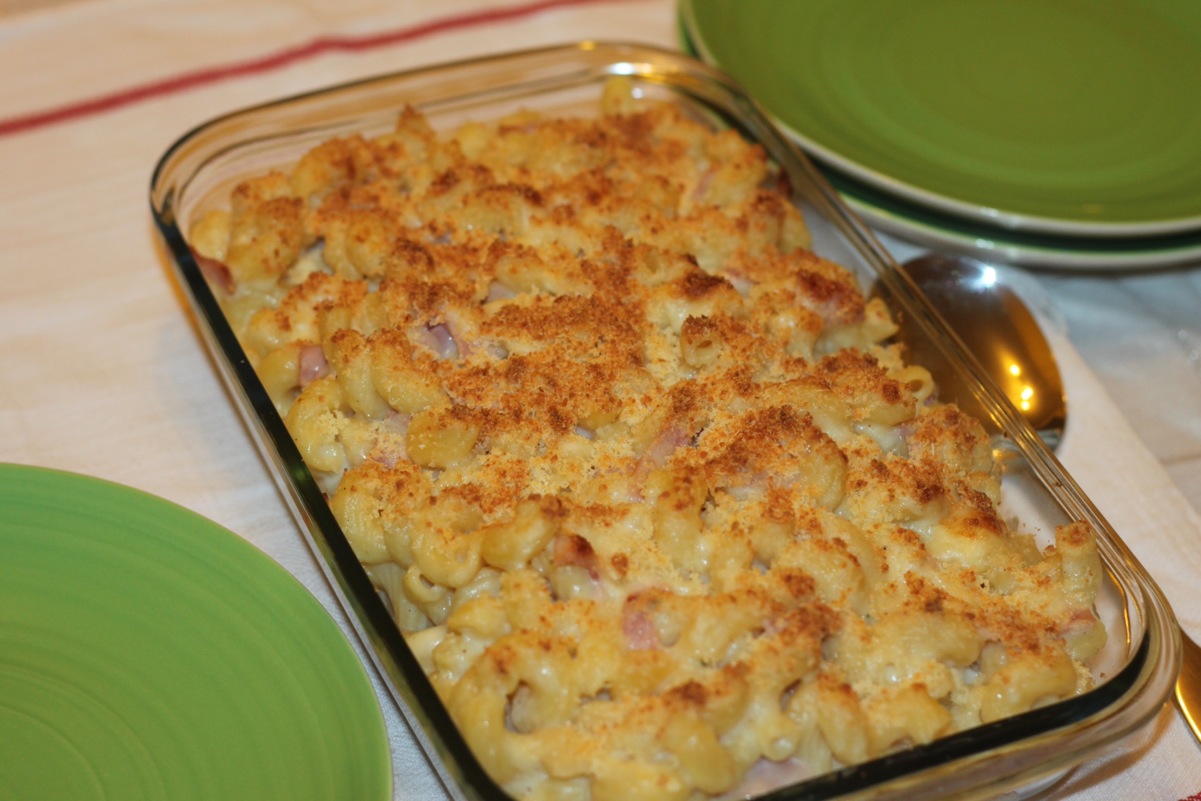 Simply Lecker: Curly pasta, Cheese and Ham Bake