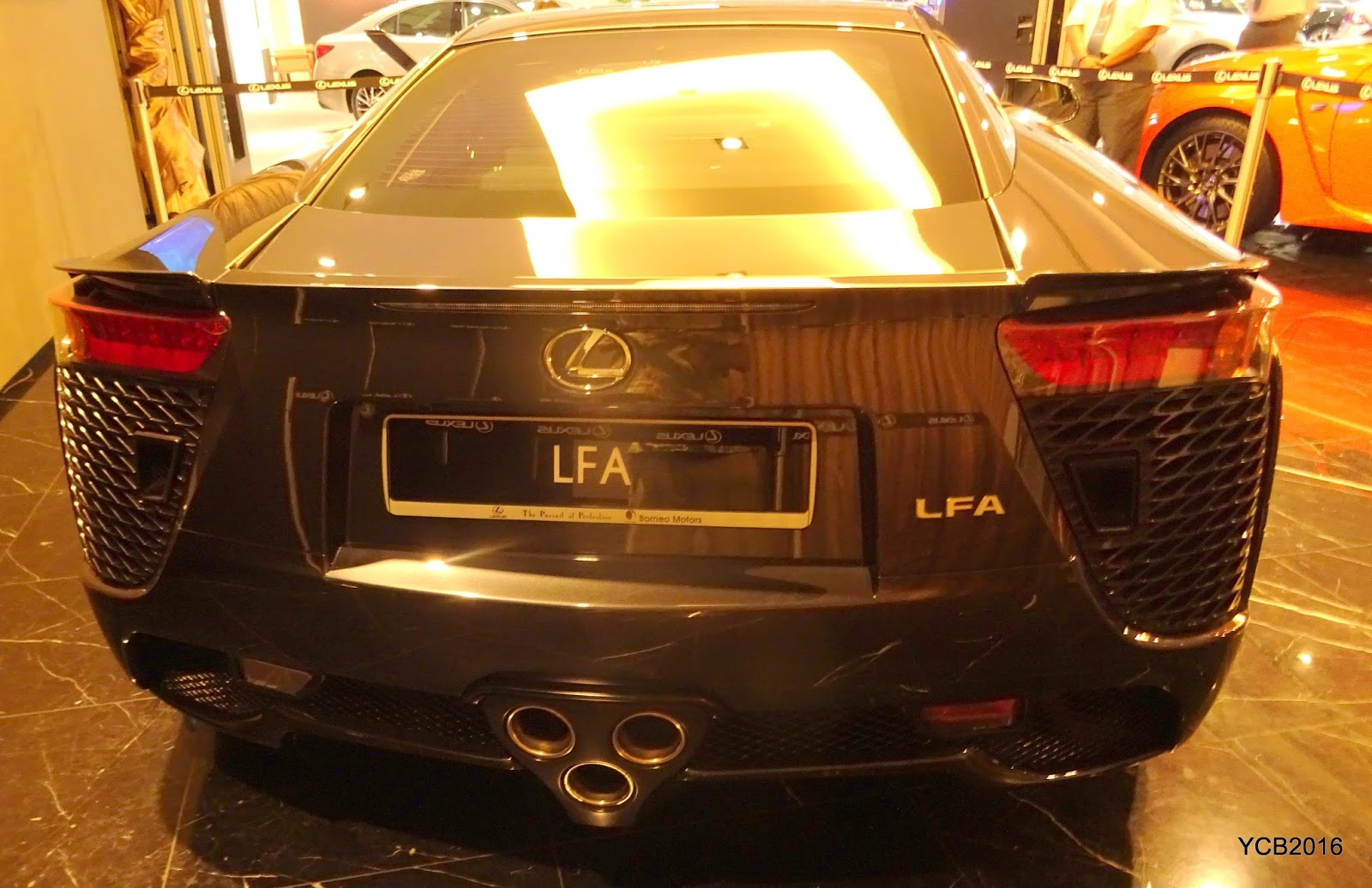 Yuto's Car Blog: Exceptional LFA display at Lexus Singapore