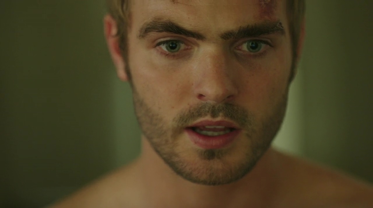 ausCAPS: Alex Roe shirtless in Rings