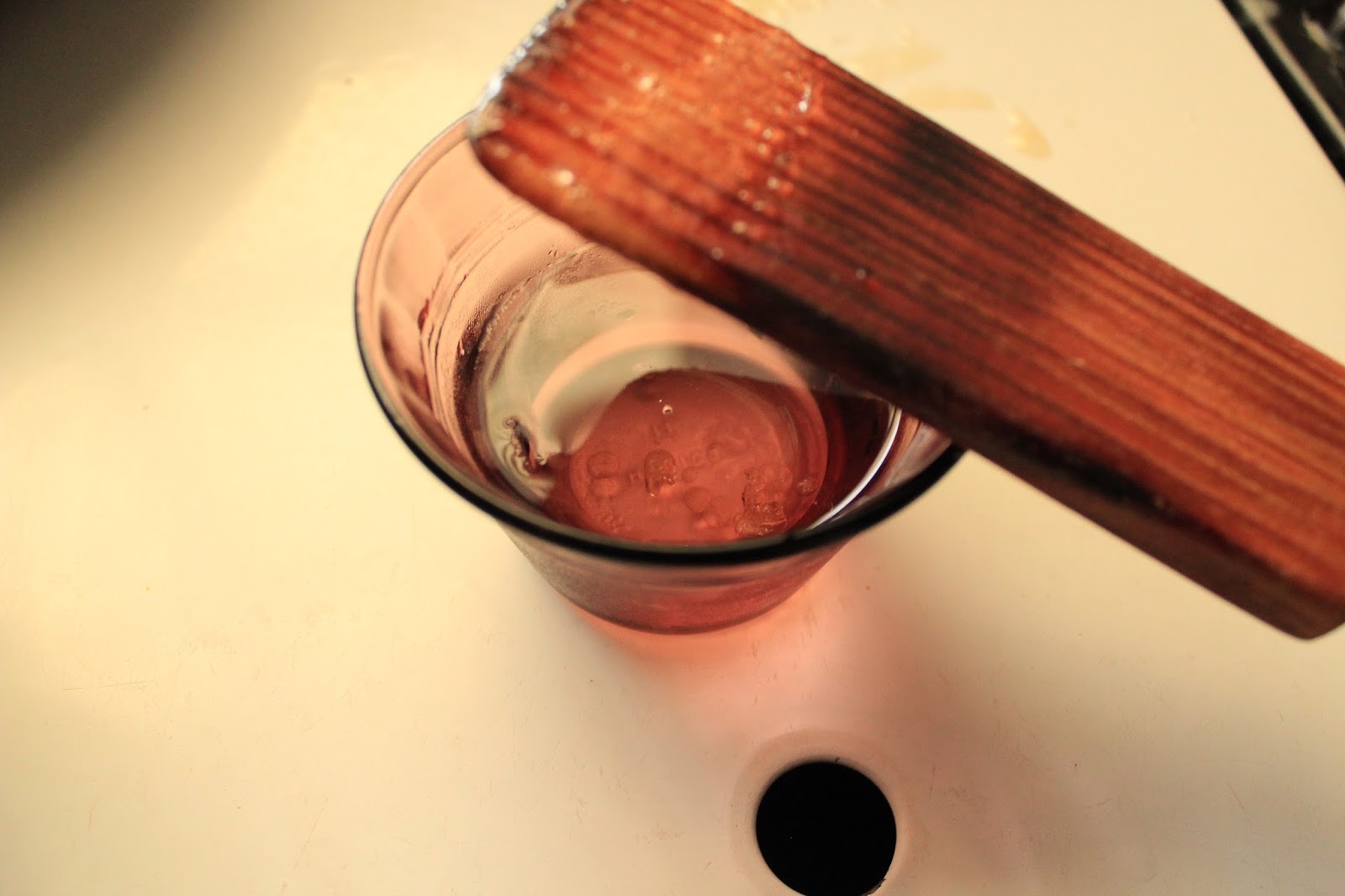 Labial de cereza: DIY: Cera depilatoria casera