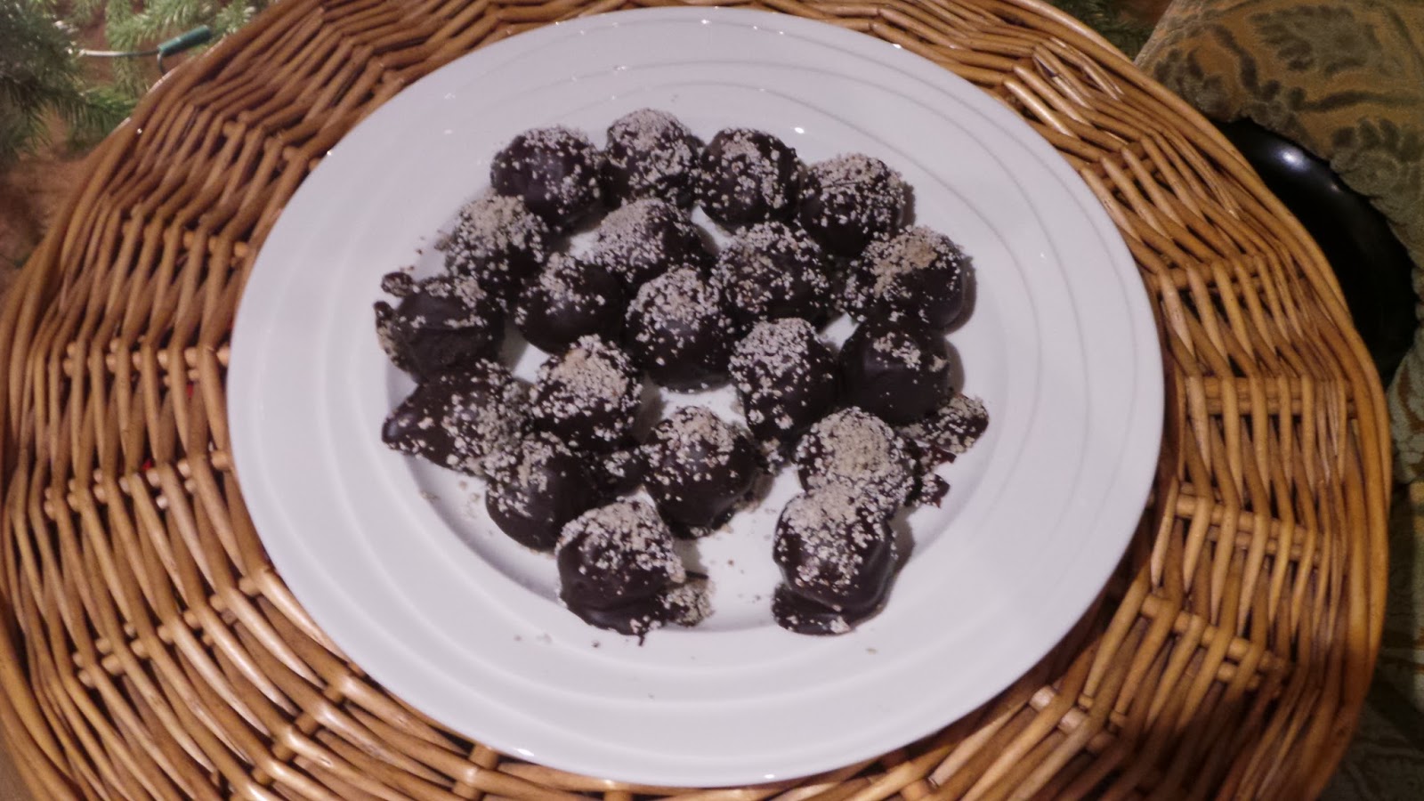 BettiKokandusBlogi: Datli-šokolaadi trühvlid