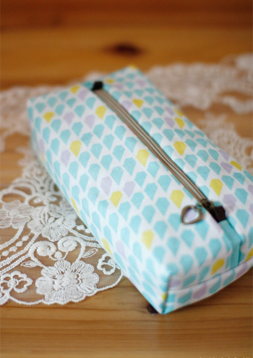 Boxy Pouch / Bag DIY tutorial with patterns. ~ DIY Tutorial Ideas!