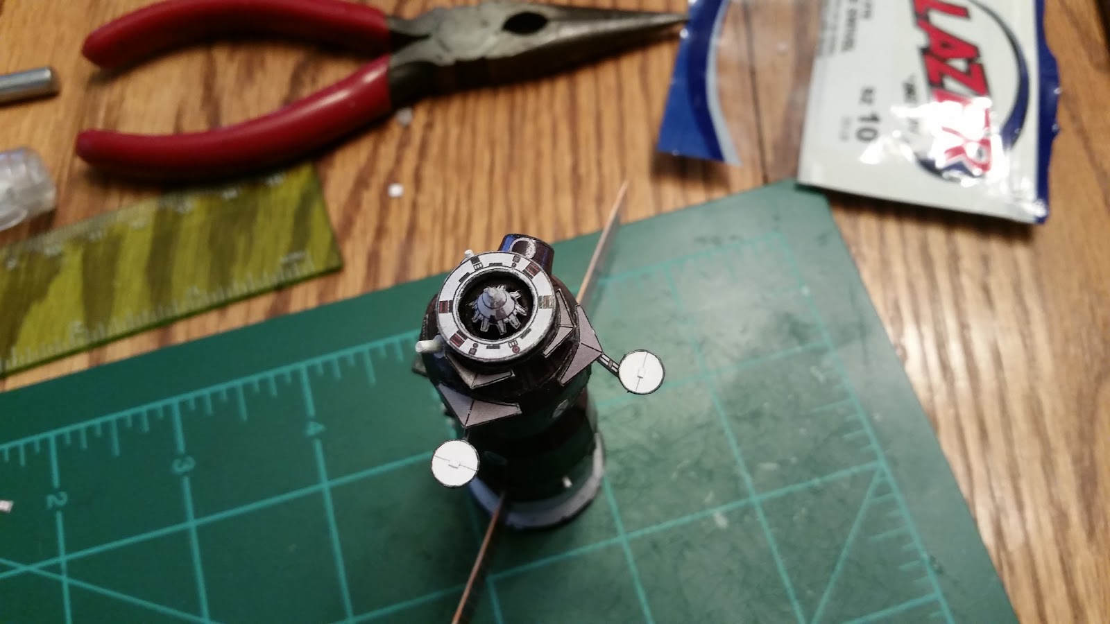 A"Mays"ing Papercraft: ISS Pioneers