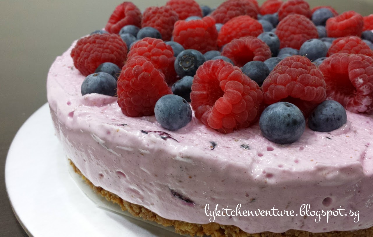 LY's Kitchen Ventures: Blueberry Cloud Cake