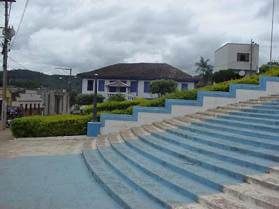 OLHANDO DA JANELA DO TREM: VIRGINÓPOLIS / MINAS GERAIS / BRAZIL (5.523 ...