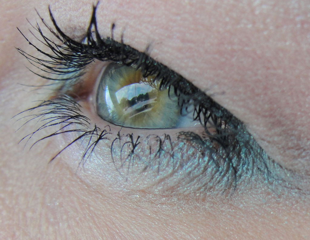 Little Lovables: Aquarius Girl Eye Make-up Tutorial