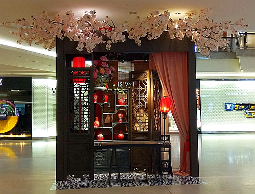 (Eat to Live) or (Live to Eat): CNY Decor 2 Malls