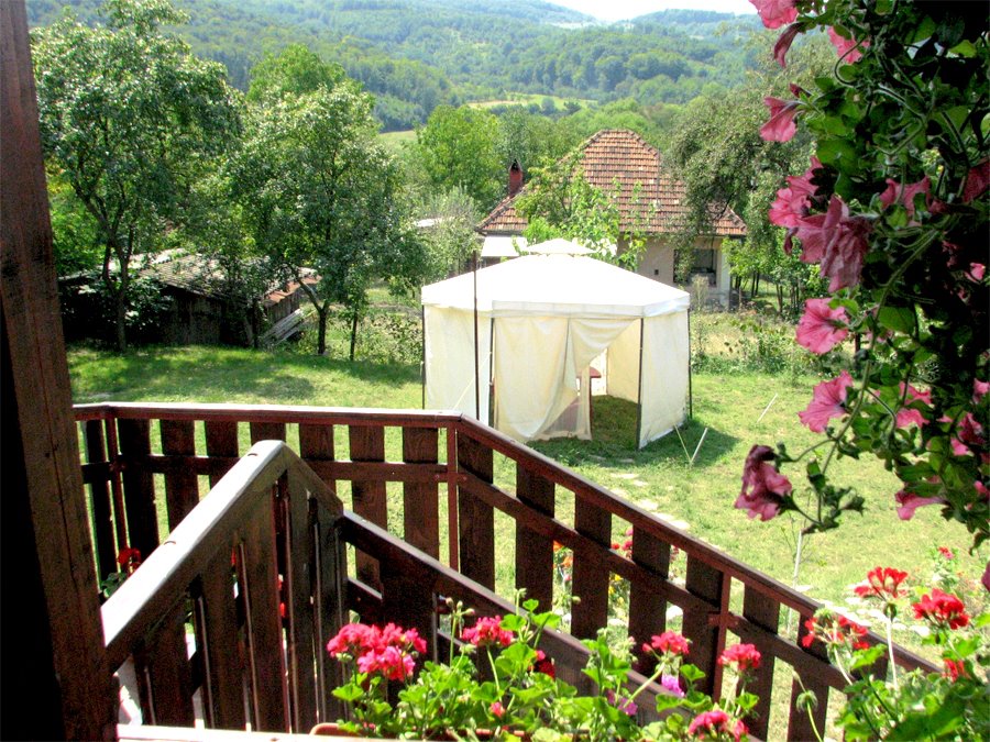 Nomadosophy: Casa din Deal, Ocnita (Romania)