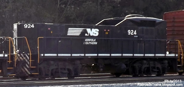 RAILROAD Freight Train Locomotive Engine EMD GE Boxcar BNSF,CSX,FEC,Norfolk Southern,UP,CN,CP ...