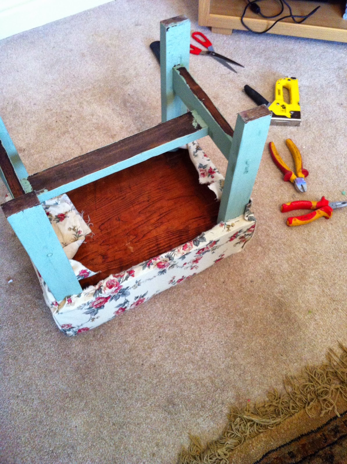 Arthurs Attic: How to.... Upcycle a footstool
