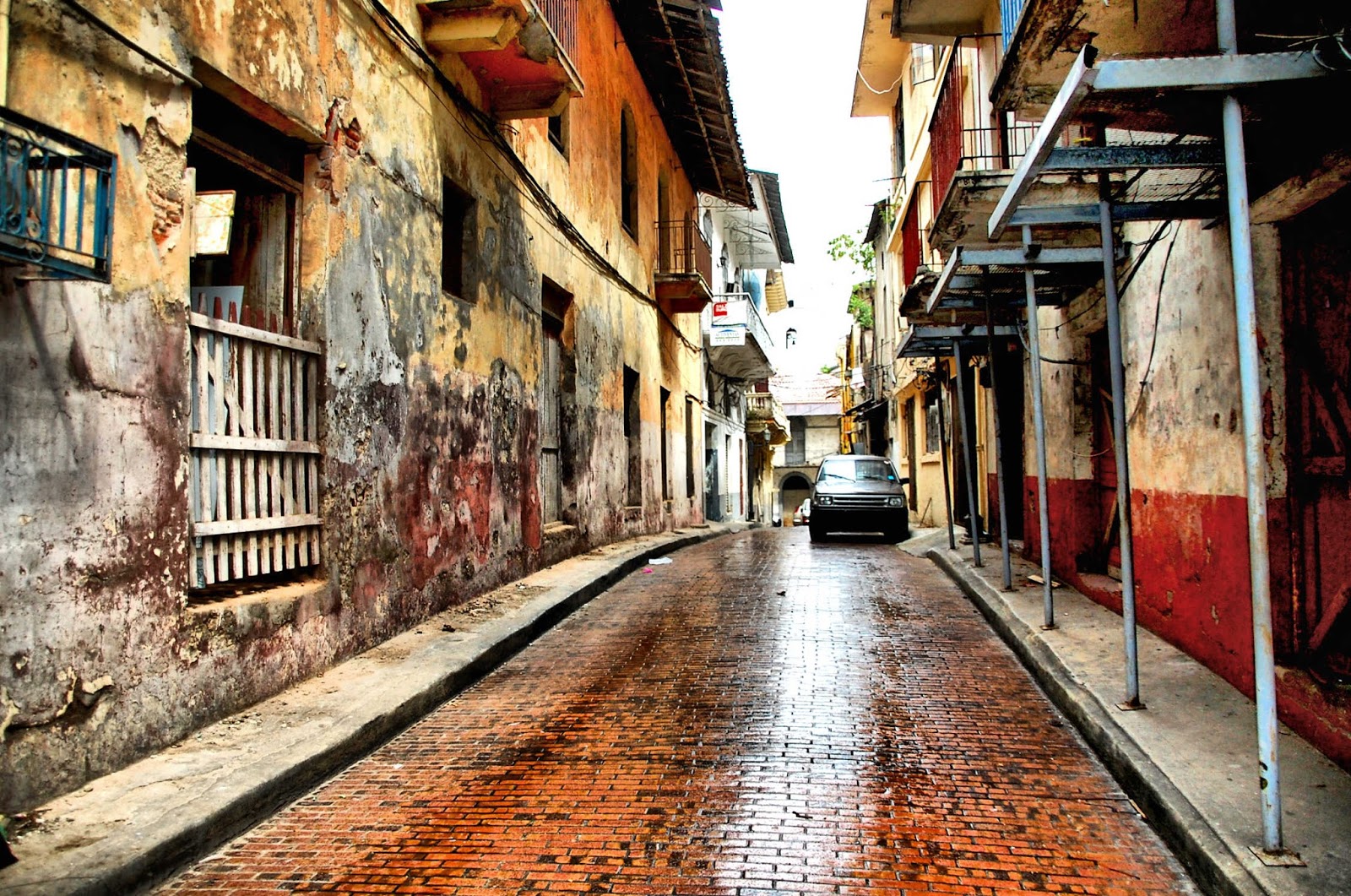 Bahama Bob's Rumstyles: Old Town Panama City, Panama