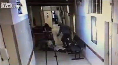 ΒΙΝΤΕΟ: ΦΟΒΕΡΗ ΕΝ ΨΥΧΡΩ ΕΚΤΕΛΕΣΗ ΜΕΣΑ ΣΕ ΝΟΣΟΚΟΜΕΙΟ... ΤΟ ΘΥΜΑ ΕΙΧΕ ...