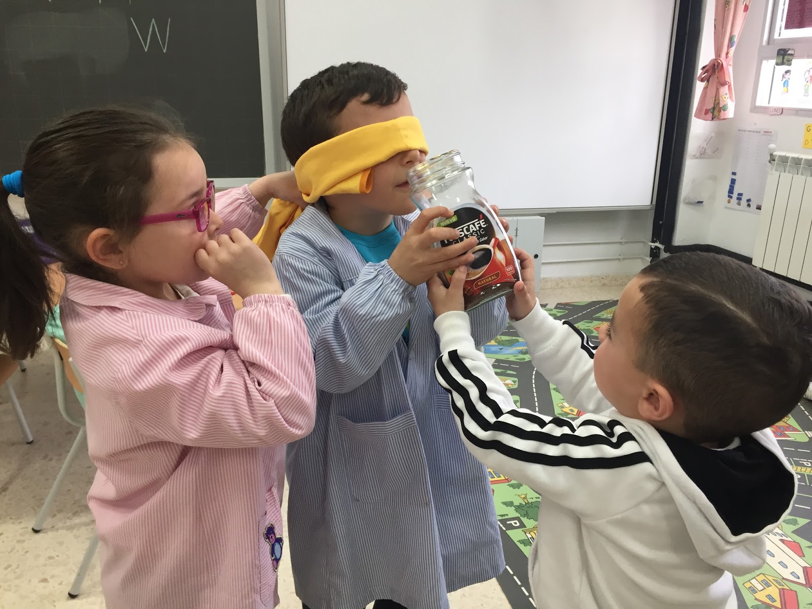 LOS MUNDOS DE SABI: JUGAMOS CON LOS SENTIDOS