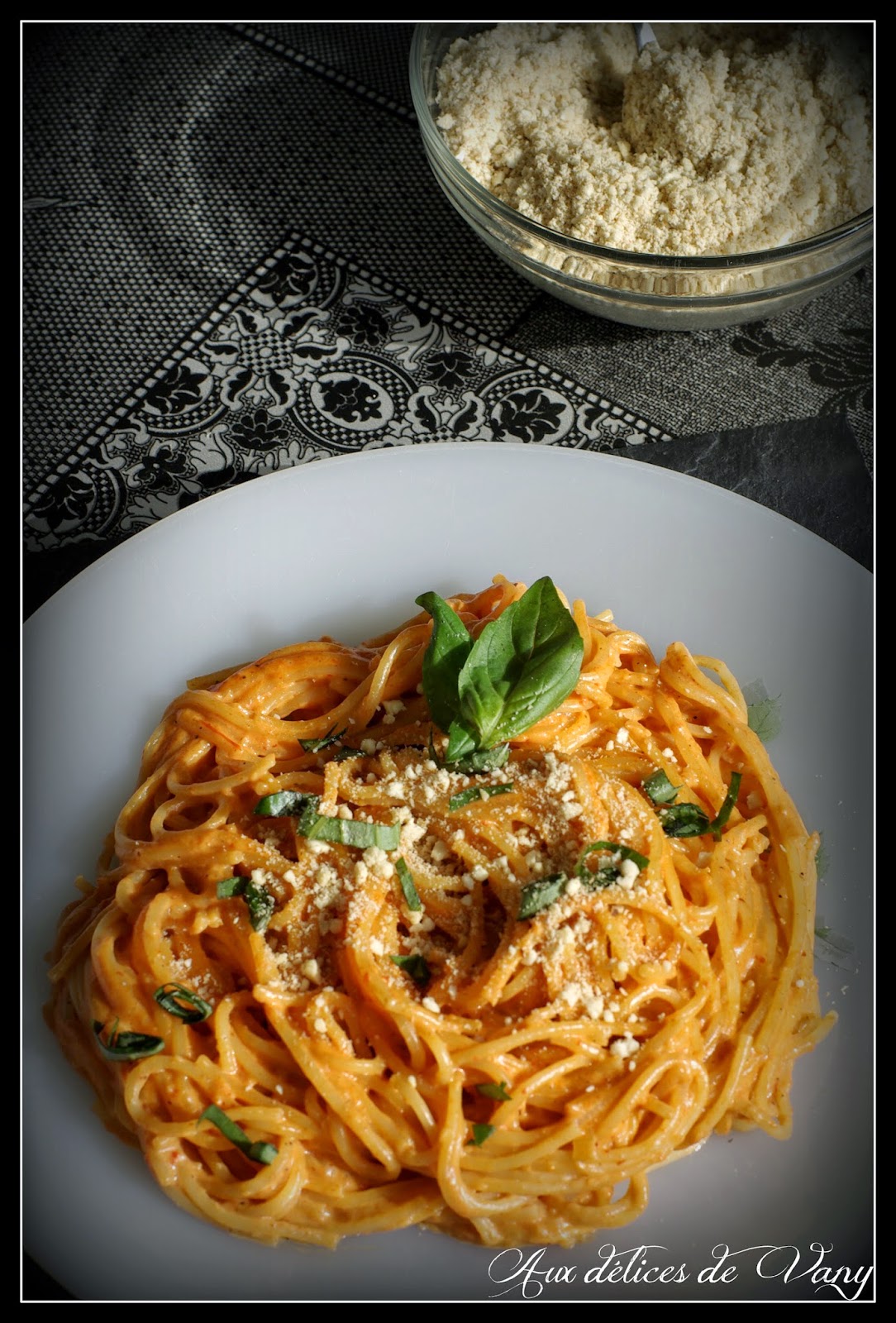 Pâtes sauce crémeuse aux poivrons rouges grillés (vegan)