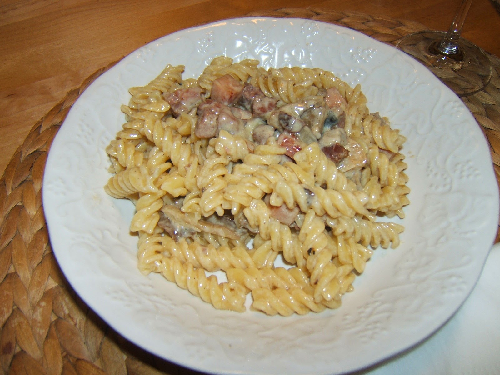 Fusilli con panna e funghi